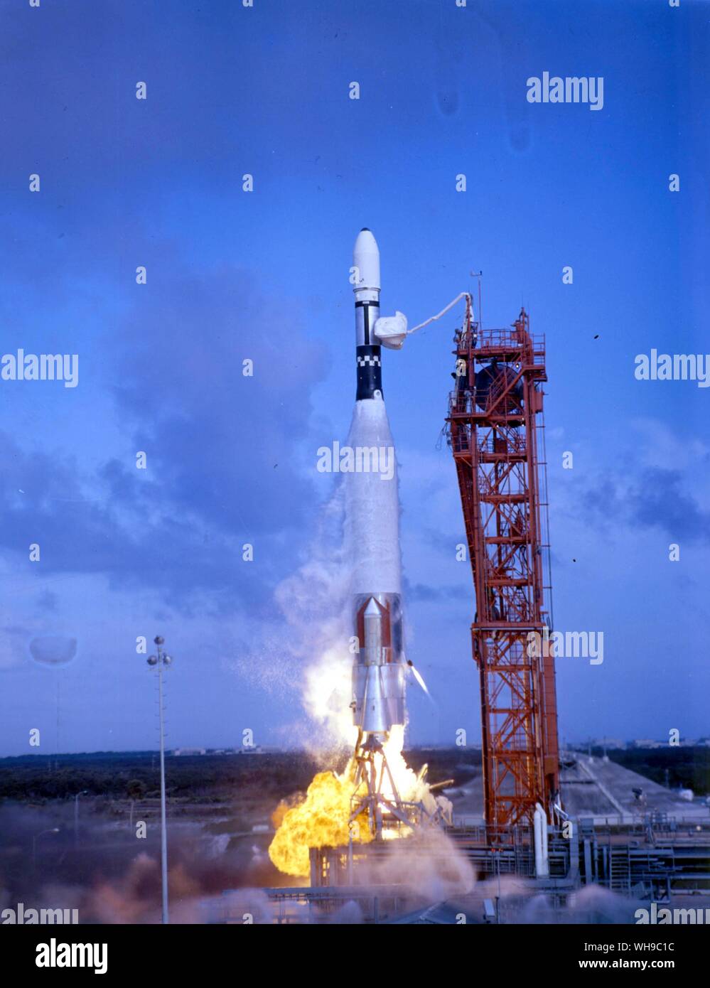 Space probe hi-res stock photography and images - Alamy