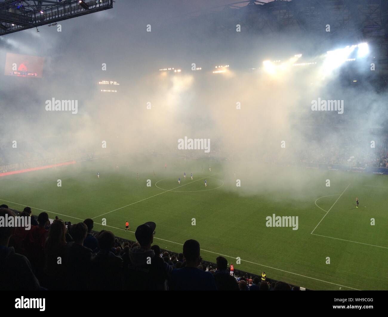 Stadium fans at night hi-res stock photography and images - Alamy