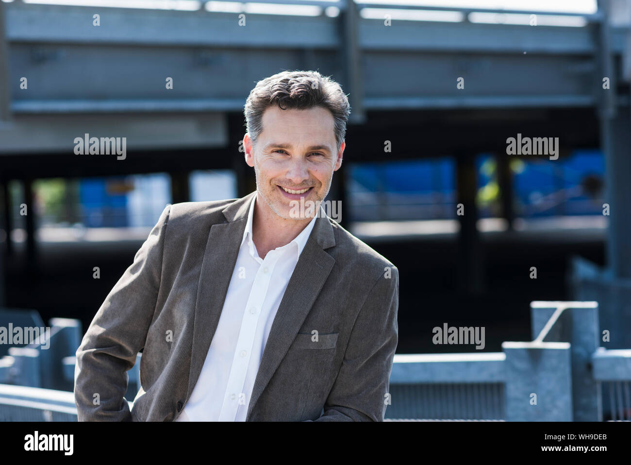 Wearing grey gray coat hi-res stock photography and images - Alamy