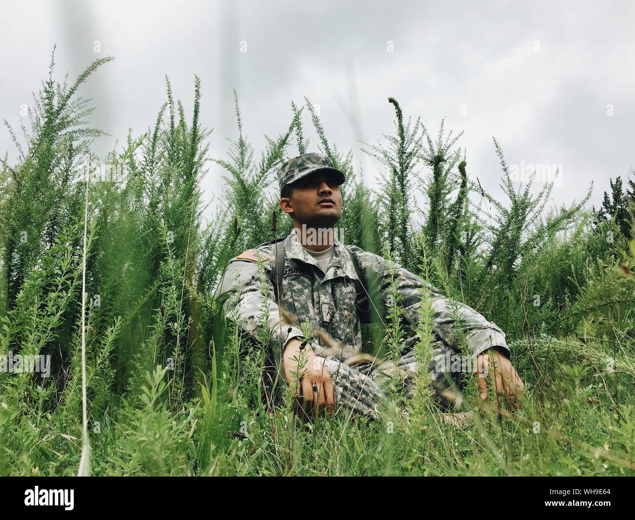 Soldier sitting hi-res stock photography and images - Alamy