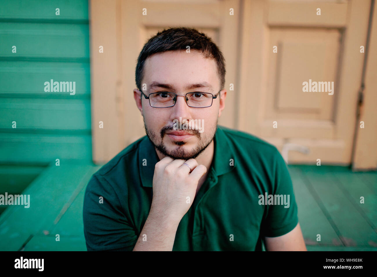 Bearded man wearing glasses hi-res stock photography and images - Alamy
