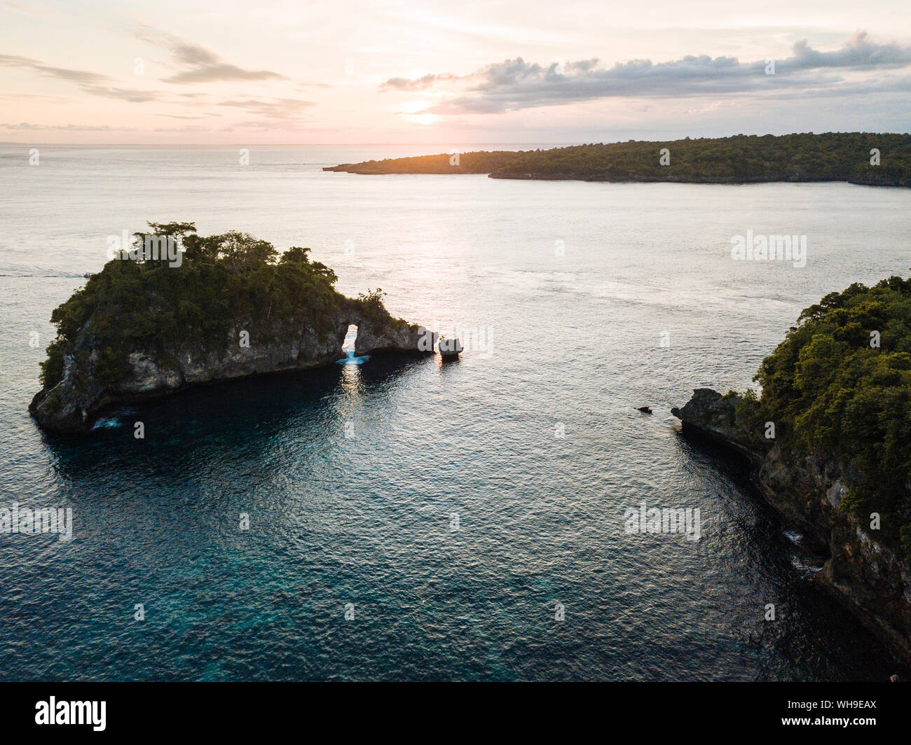Crystal Bay at sunset, Nusa Penida, Bali, Indonesia, Southeast Asia ...