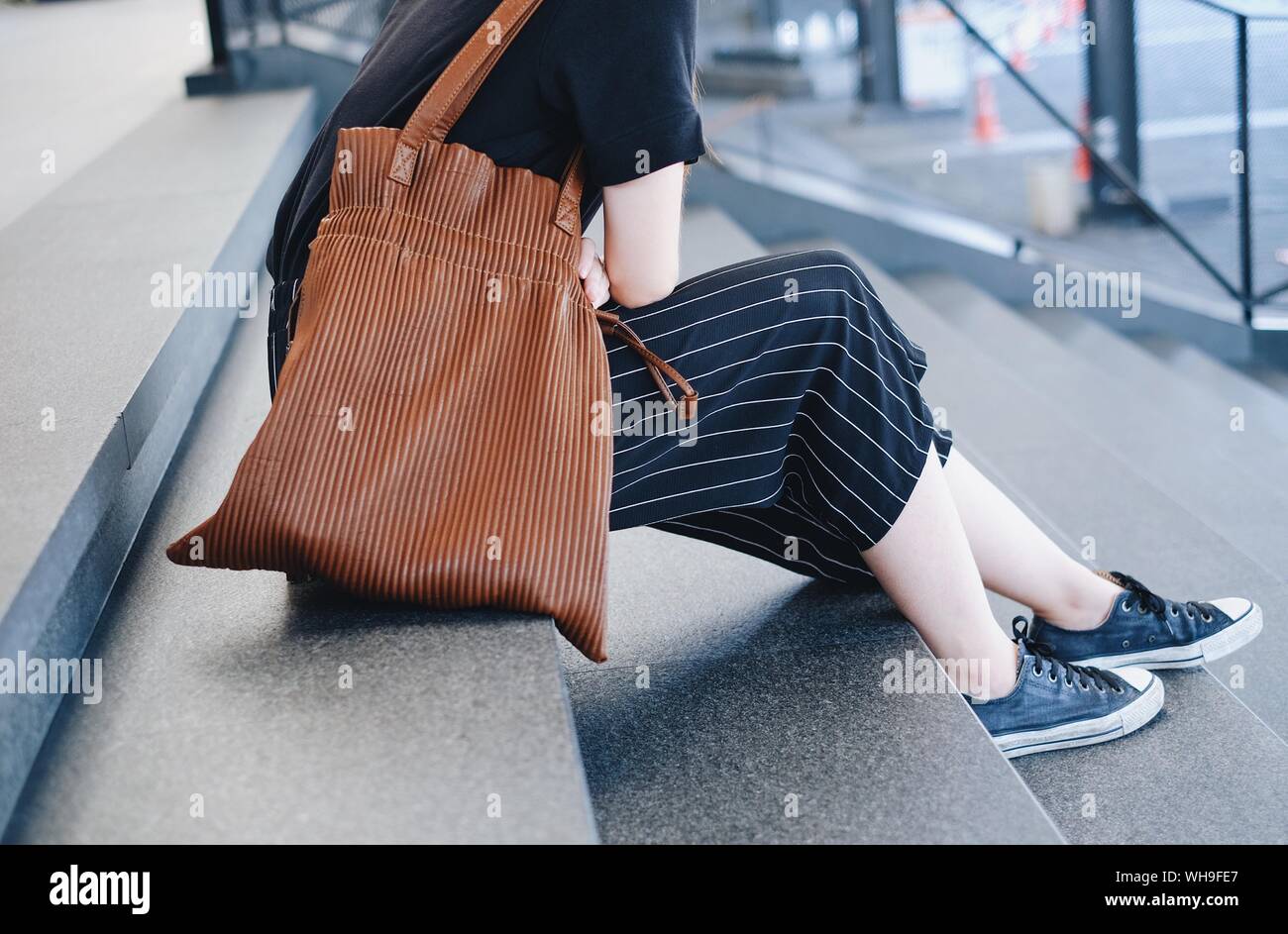 Woman sitting on steps business hi-res stock photography and images - Alamy