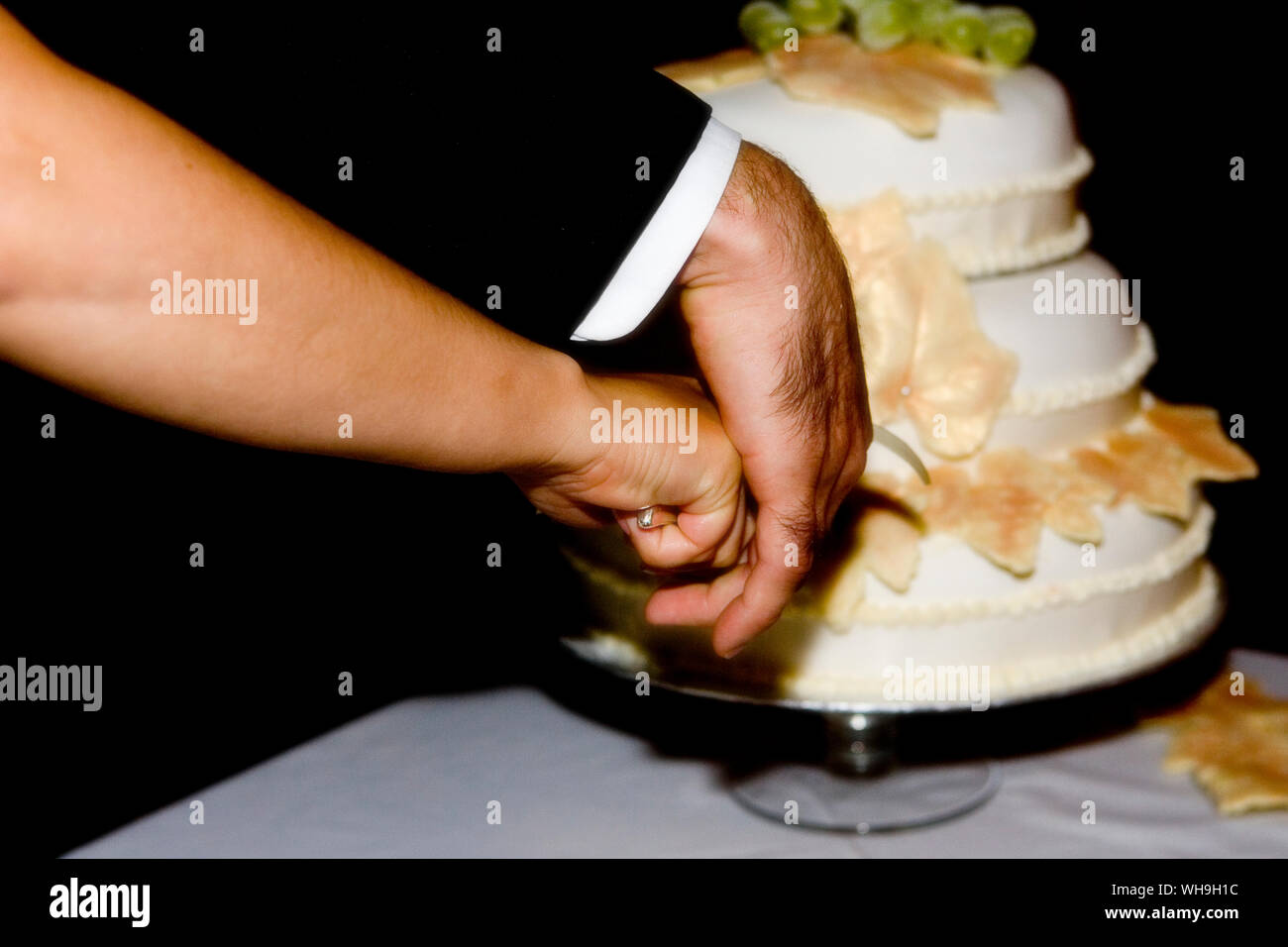 Real wedding cake hi-res stock photography and images - Alamy