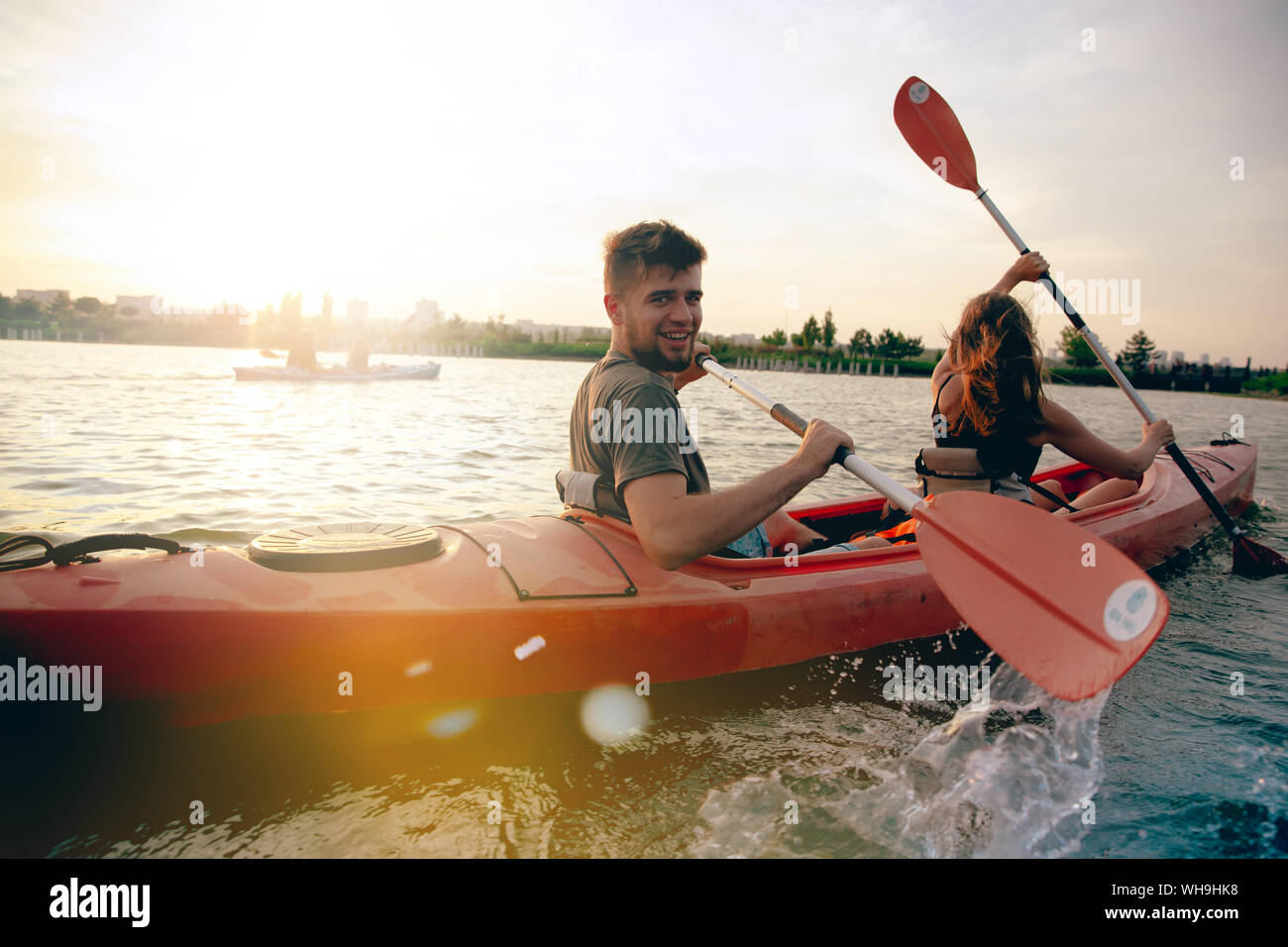 Man woman paddling kayak river hi-res stock photography and images - Alamy