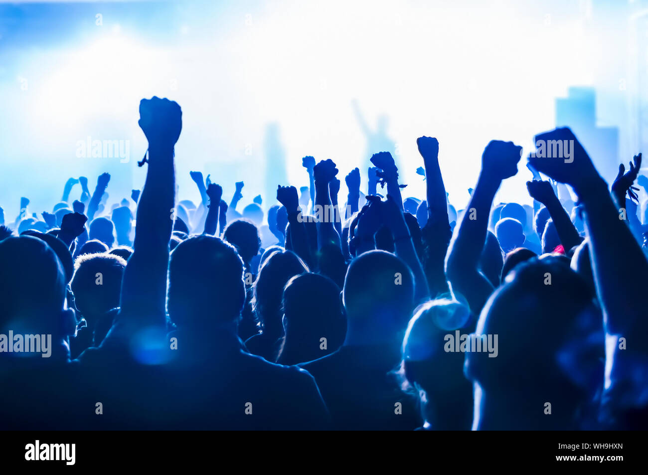 Rock concert stage crowd hi-res stock photography and images - Alamy