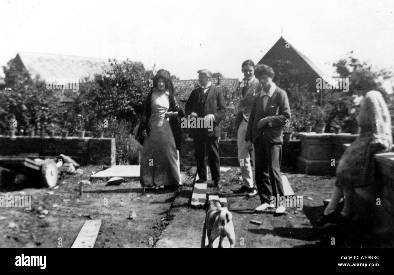 Ottoline hi-res stock photography and images - Alamy