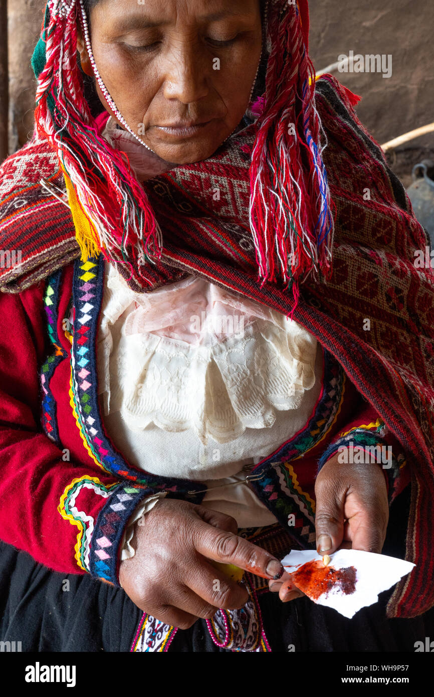 Quechua weaver hi-res stock photography and images - Alamy