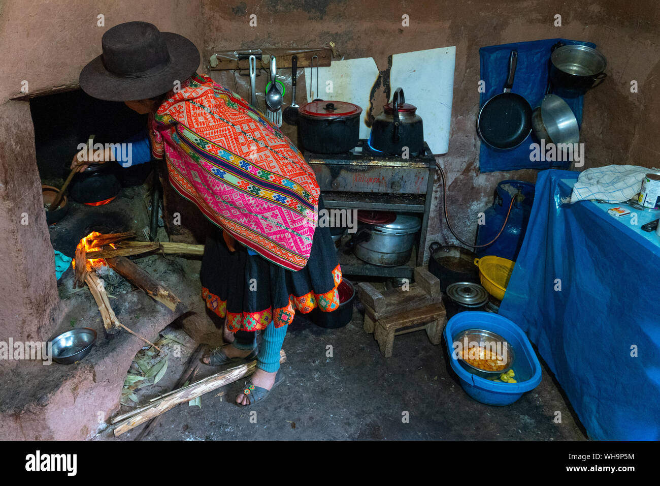 Woman cooking over open fire hi-res stock photography and images - Alamy