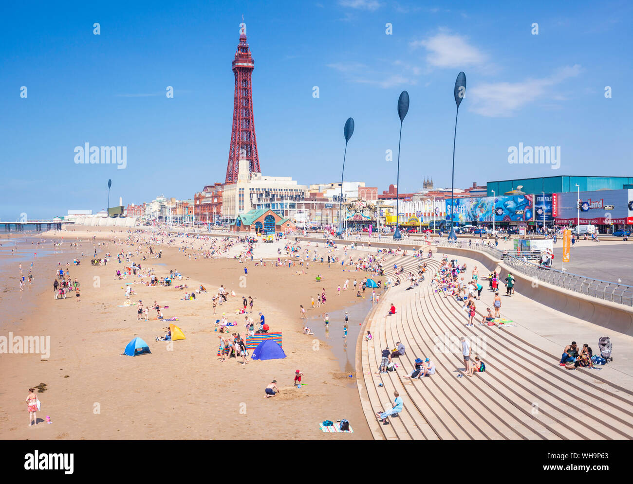 Famous blackpool hi-res stock photography and images - Alamy