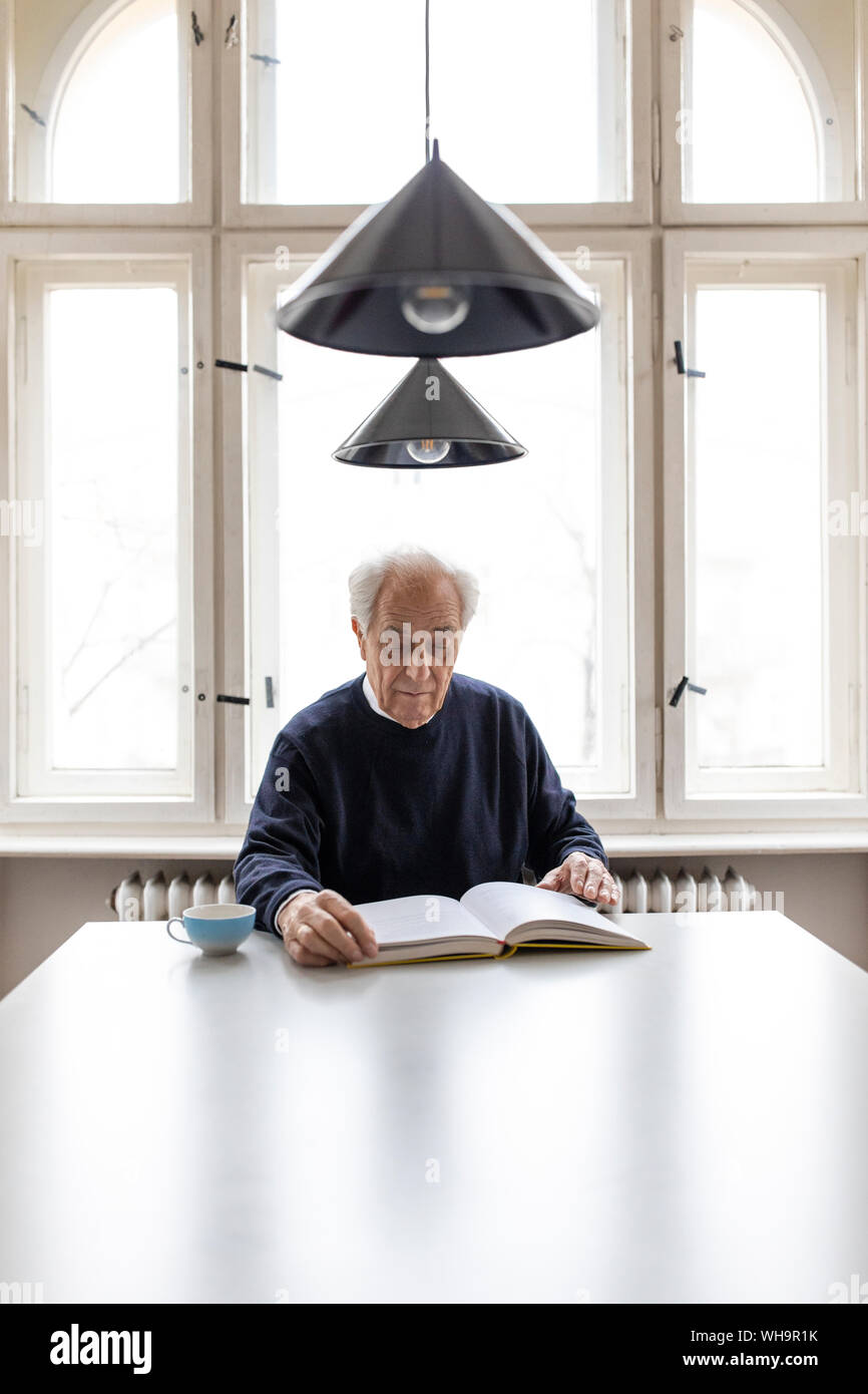 Book reading table hi-res stock photography and images - Alamy