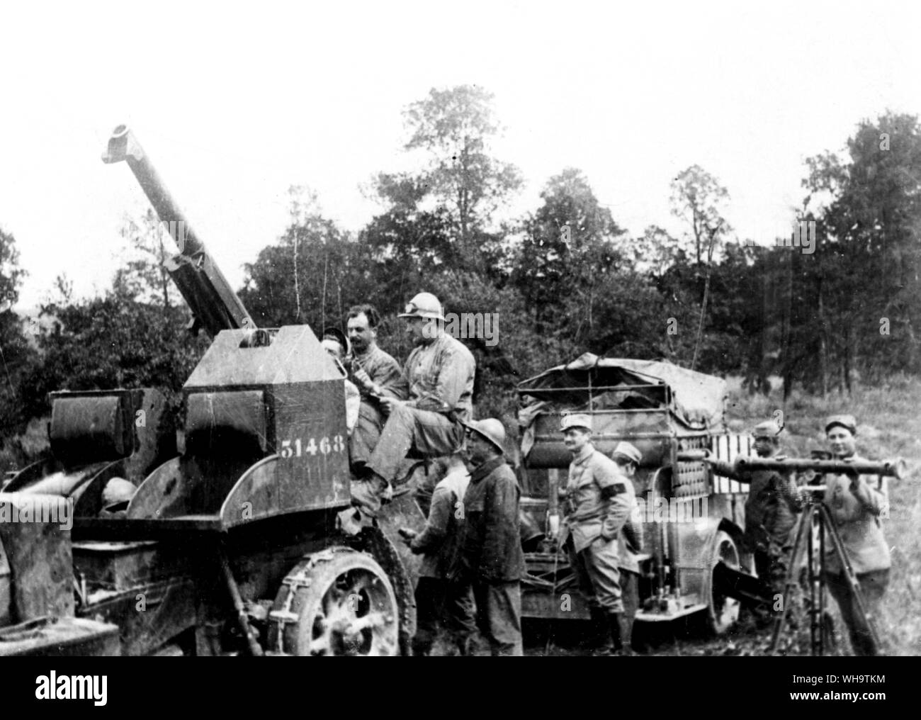 WW1/France: 75 Field Gun mounted on a lorry by allied troops. 1918 ...
