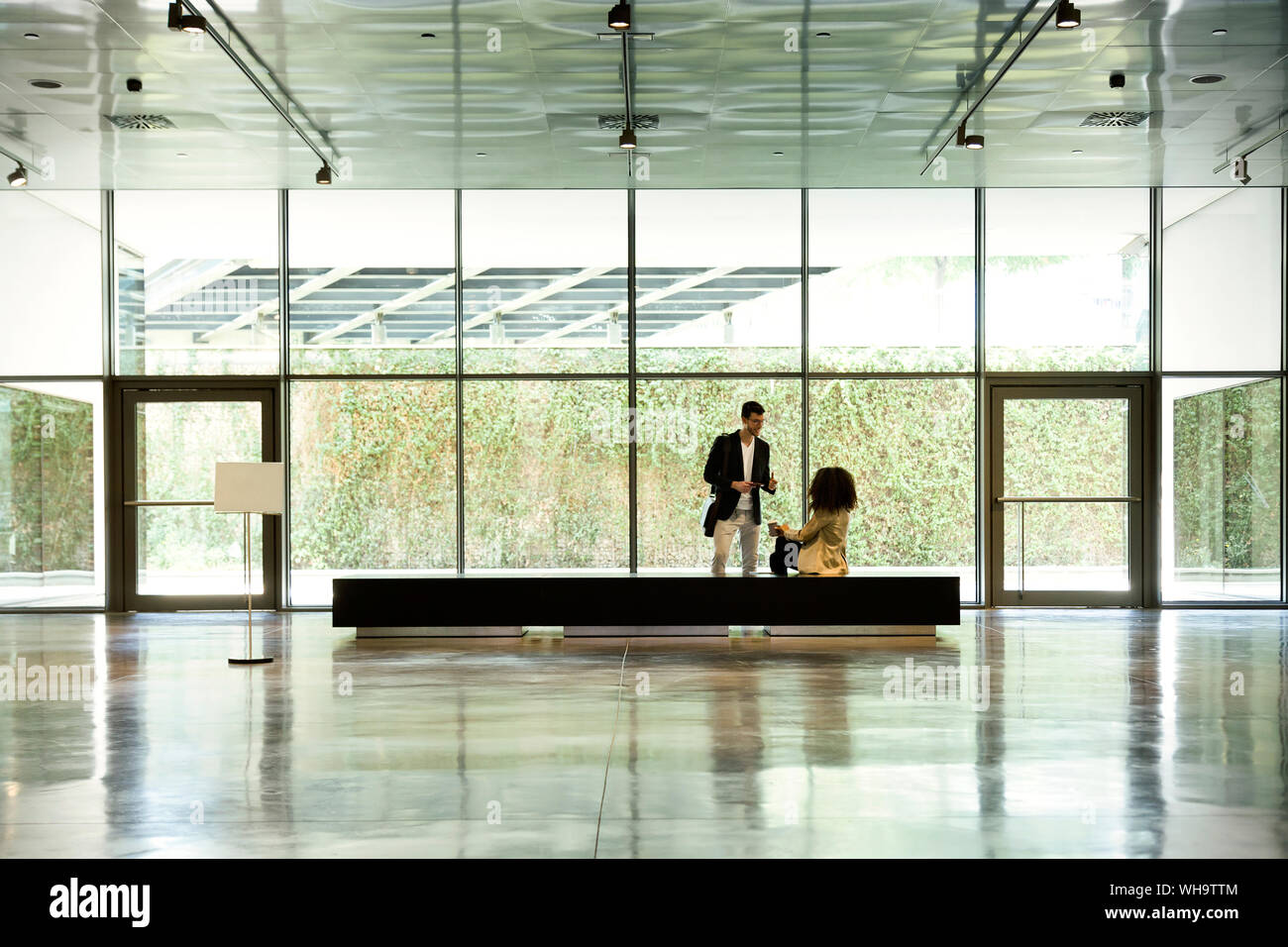 Foyer business meeting hi-res stock photography and images - Alamy