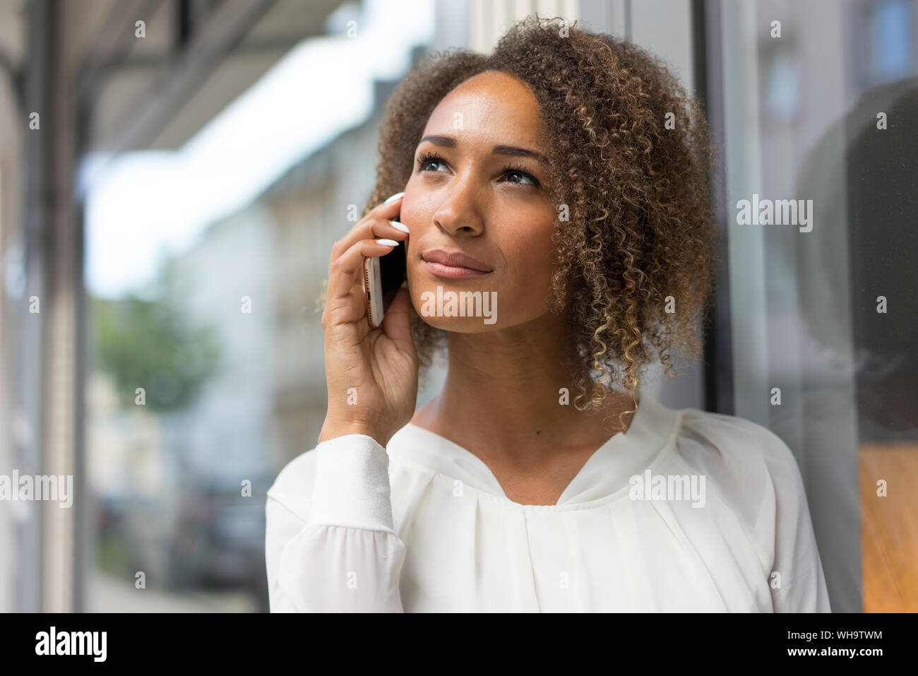 Close up of young woman on mobile phone hi-res stock photography and ...