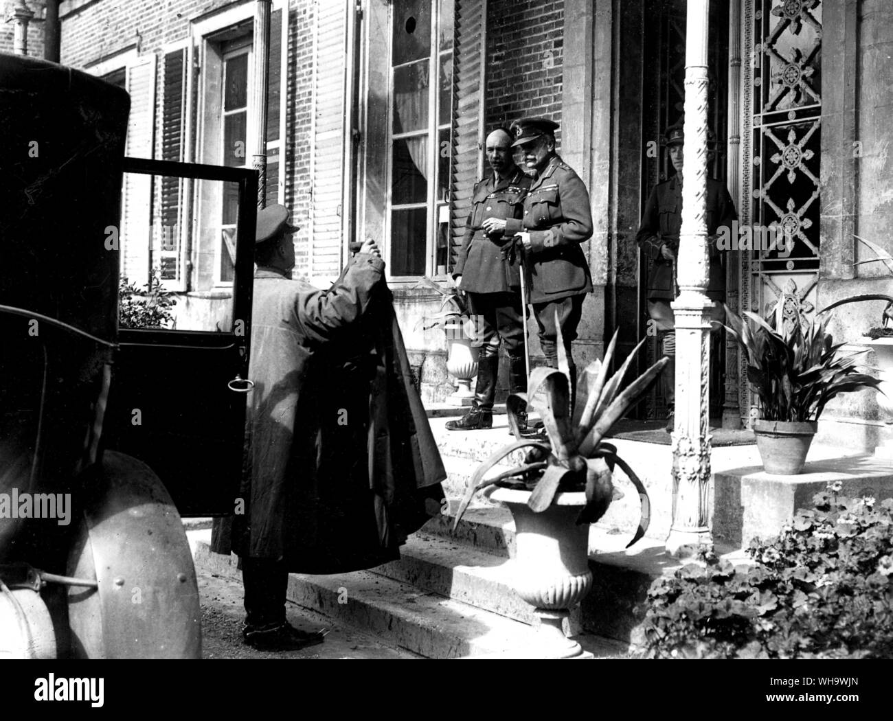 Ww1/ Field Marshall Sir Douglas Haig with General Sir Henry Rawlinson ...