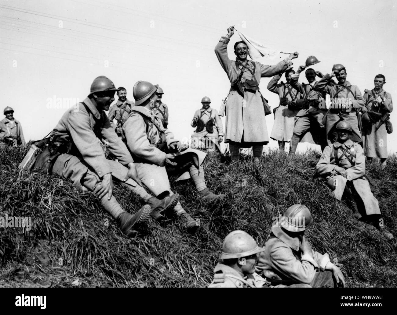 WW1/France: French troops resting in a field by the roadside on their ...