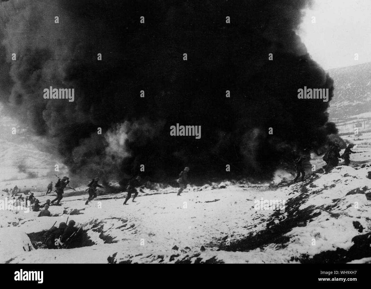 WW1: German flame-throwers in action on the Western Front Stock Photo ...