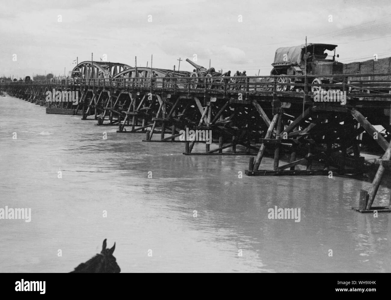 WW1: Heavy artillery crossing the Isonzo. Bridge at Isonzo Stock Photo ...