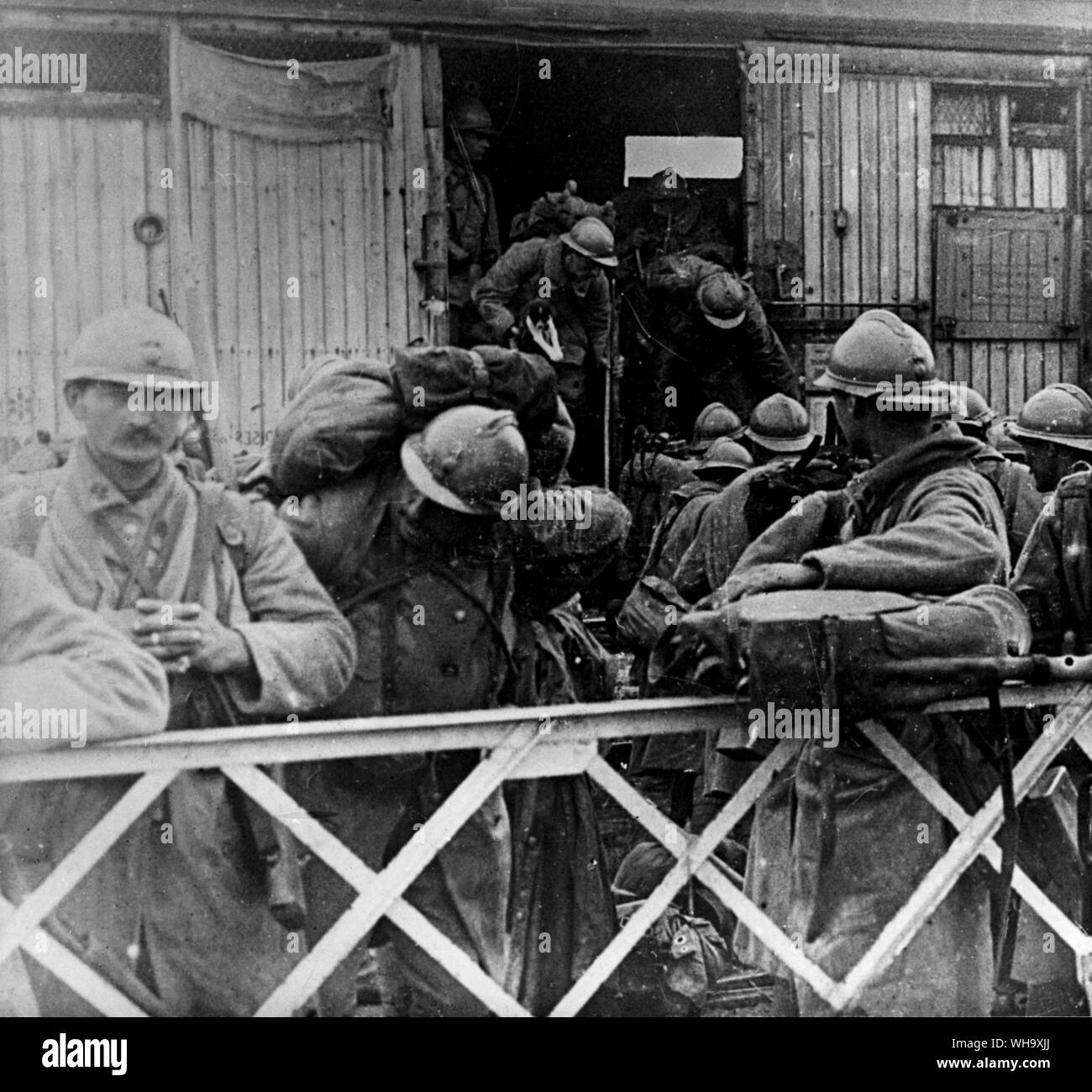 Halted hi-res stock photography and images - Alamy