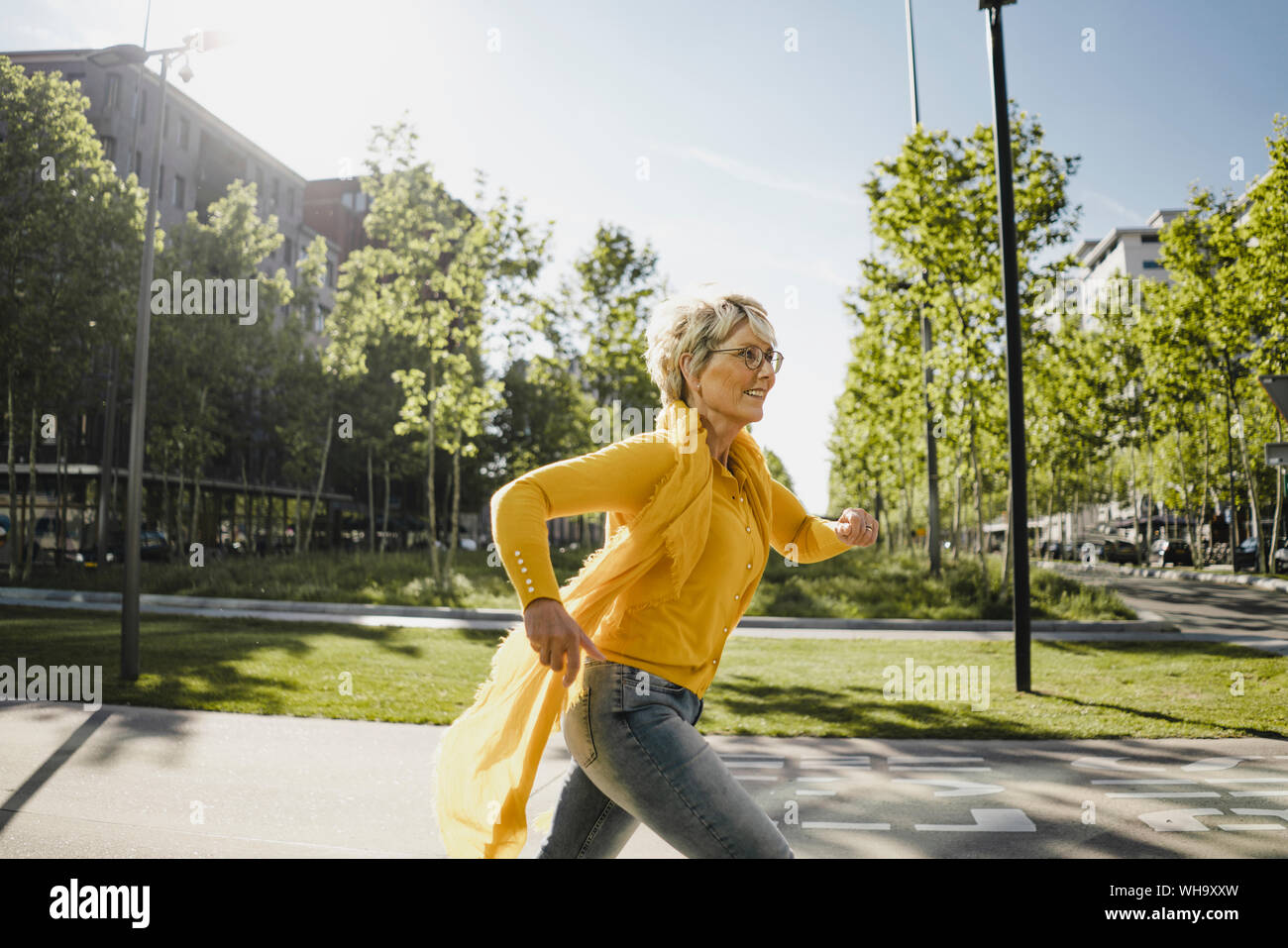 Mature woman running hi-res stock photography and images - Alamy