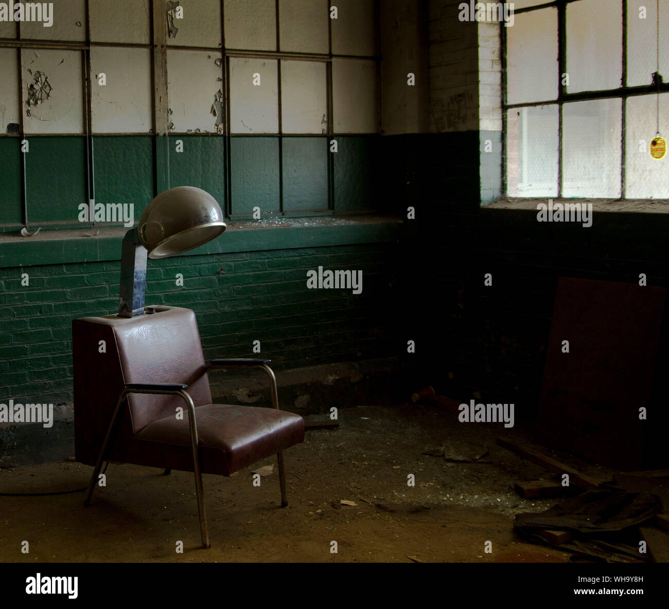 Empty dryer hi-res stock photography and images - Alamy