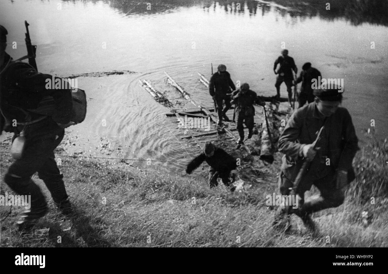 WW2: River crossing by partisans, Russia Stock Photo - Alamy