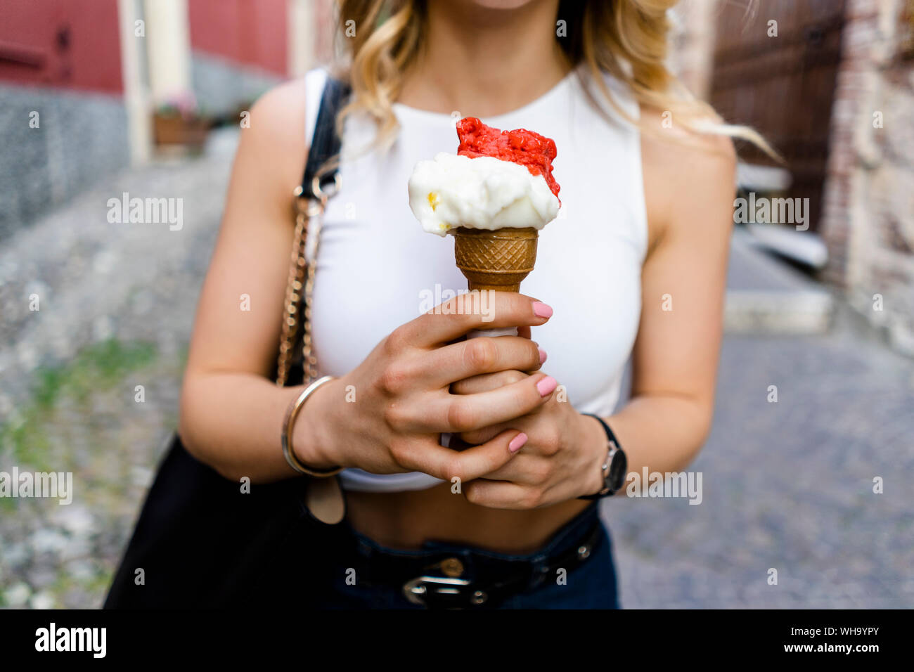 Hands holding ice cream hi-res stock photography and images - Alamy