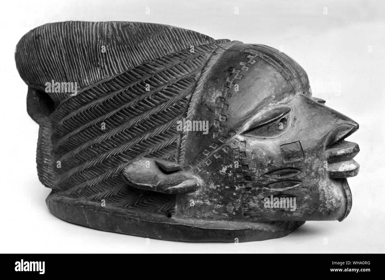 A Benin head; sculpted Stock Photo - Alamy