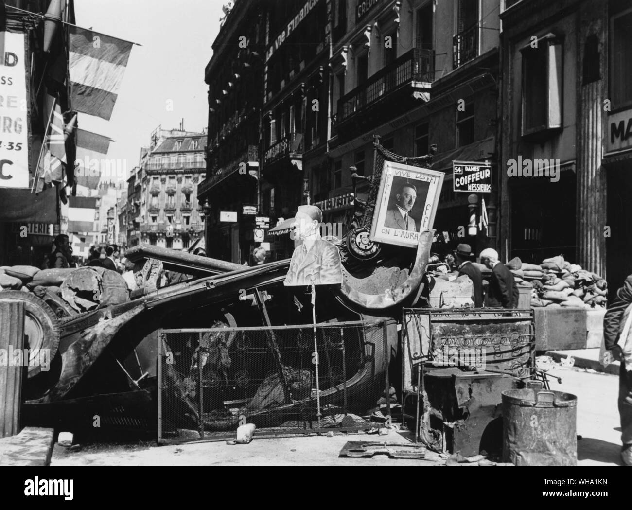 Liberation paris august 1944 barricades set streets hi-res stock ...