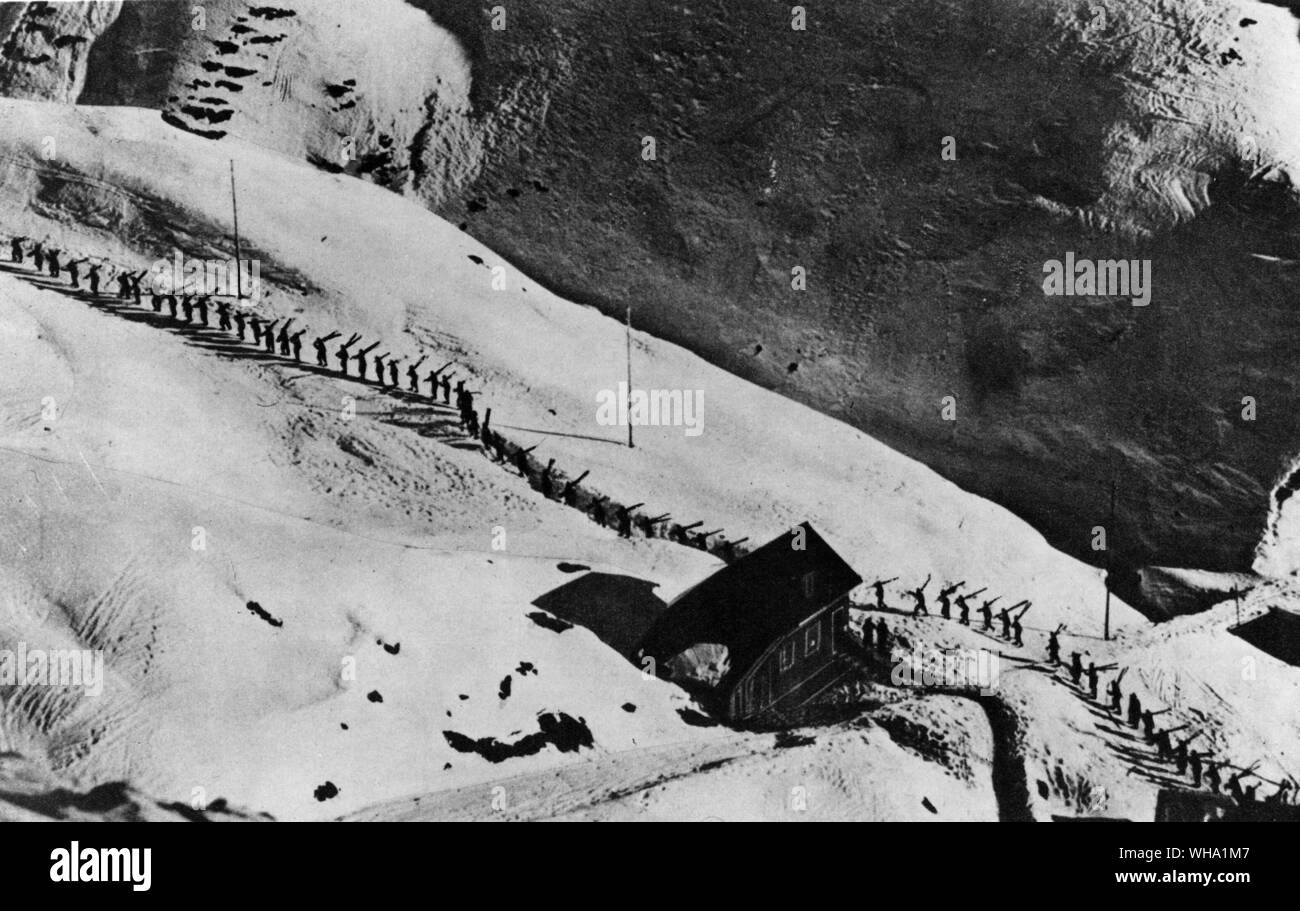 WW2: Italian troops on the offensive in the snow in the French alps ...