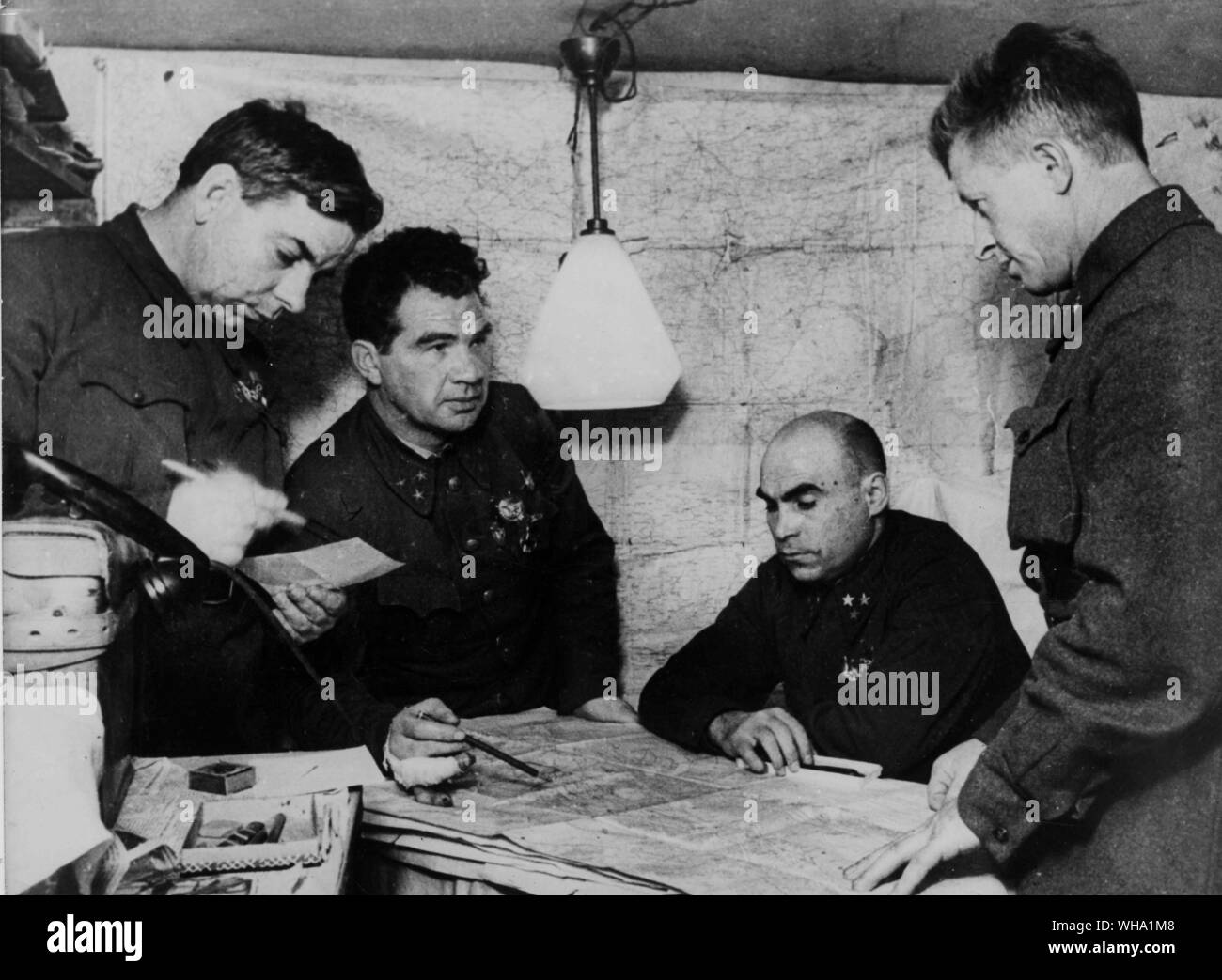WW2: Russian soldiers and officers plot war strategies Stock Photo - Alamy