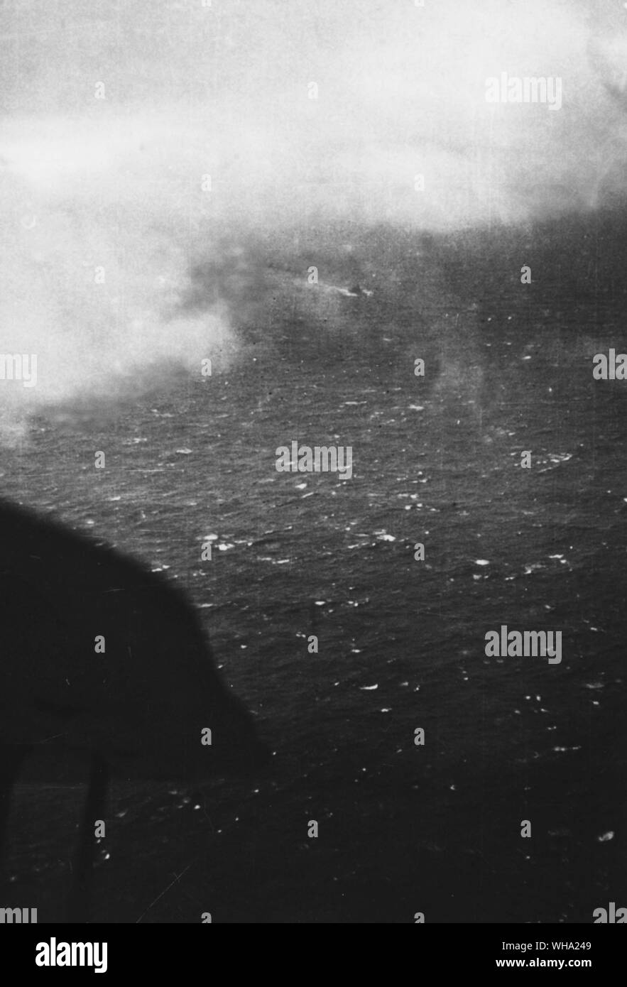 WW2: War scene from the eair over water Stock Photo - Alamy