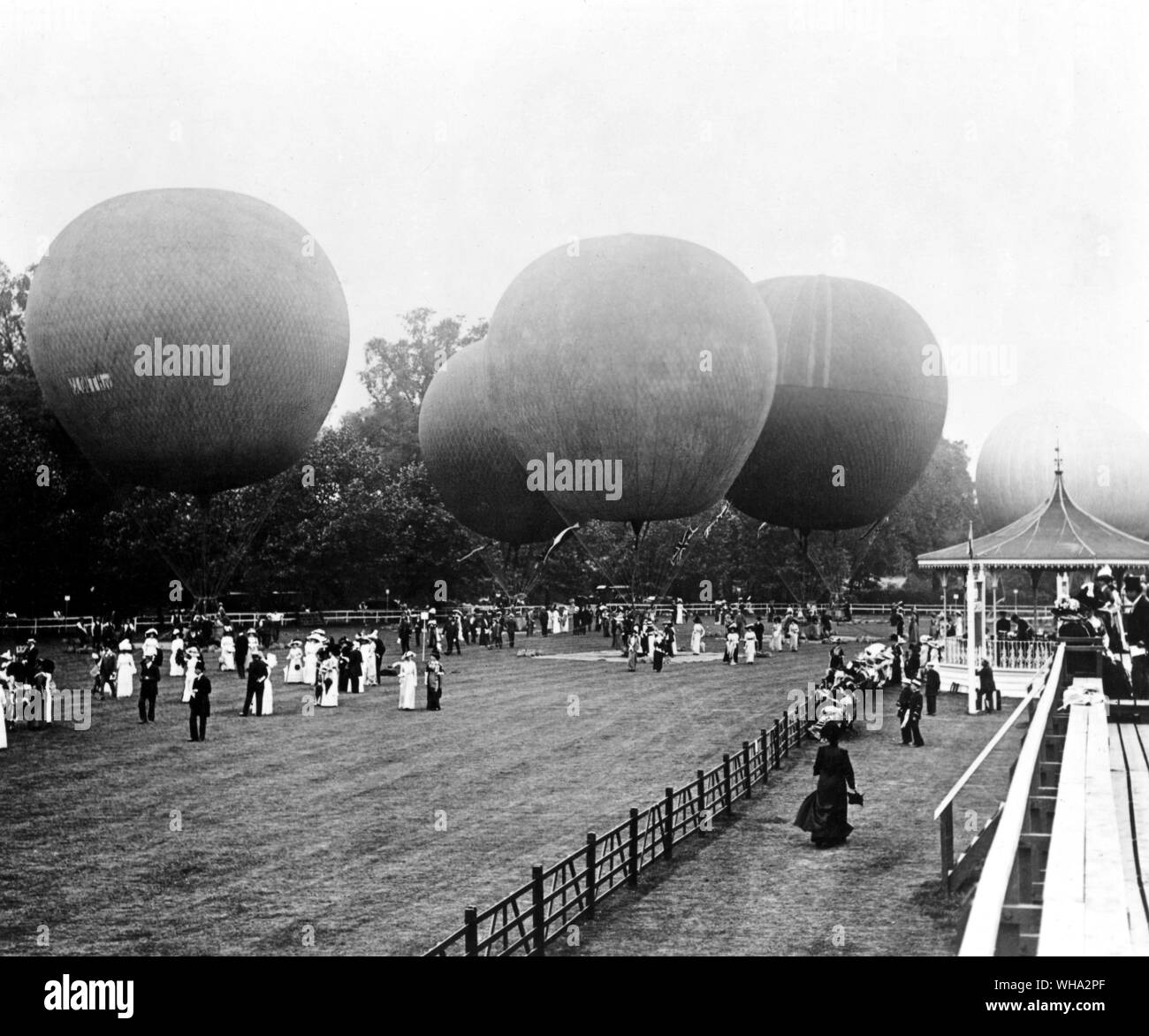 Balloon contest at Hurlingham 15 July 1912 Stock Photo - Alamy