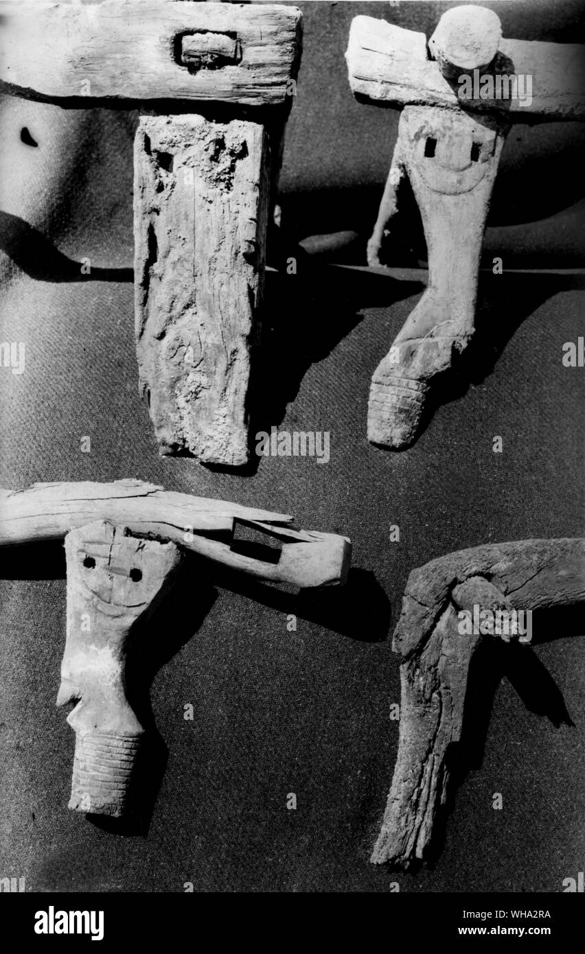 Wooden artifacts hi-res stock photography and images - Alamy