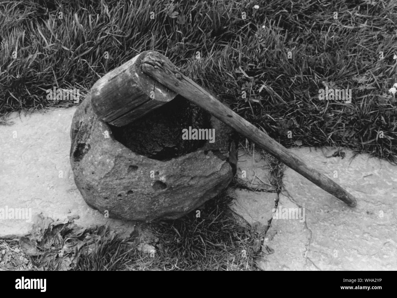 Ancient England: Knocking stone and wooden mallet Stock Photo - Alamy
