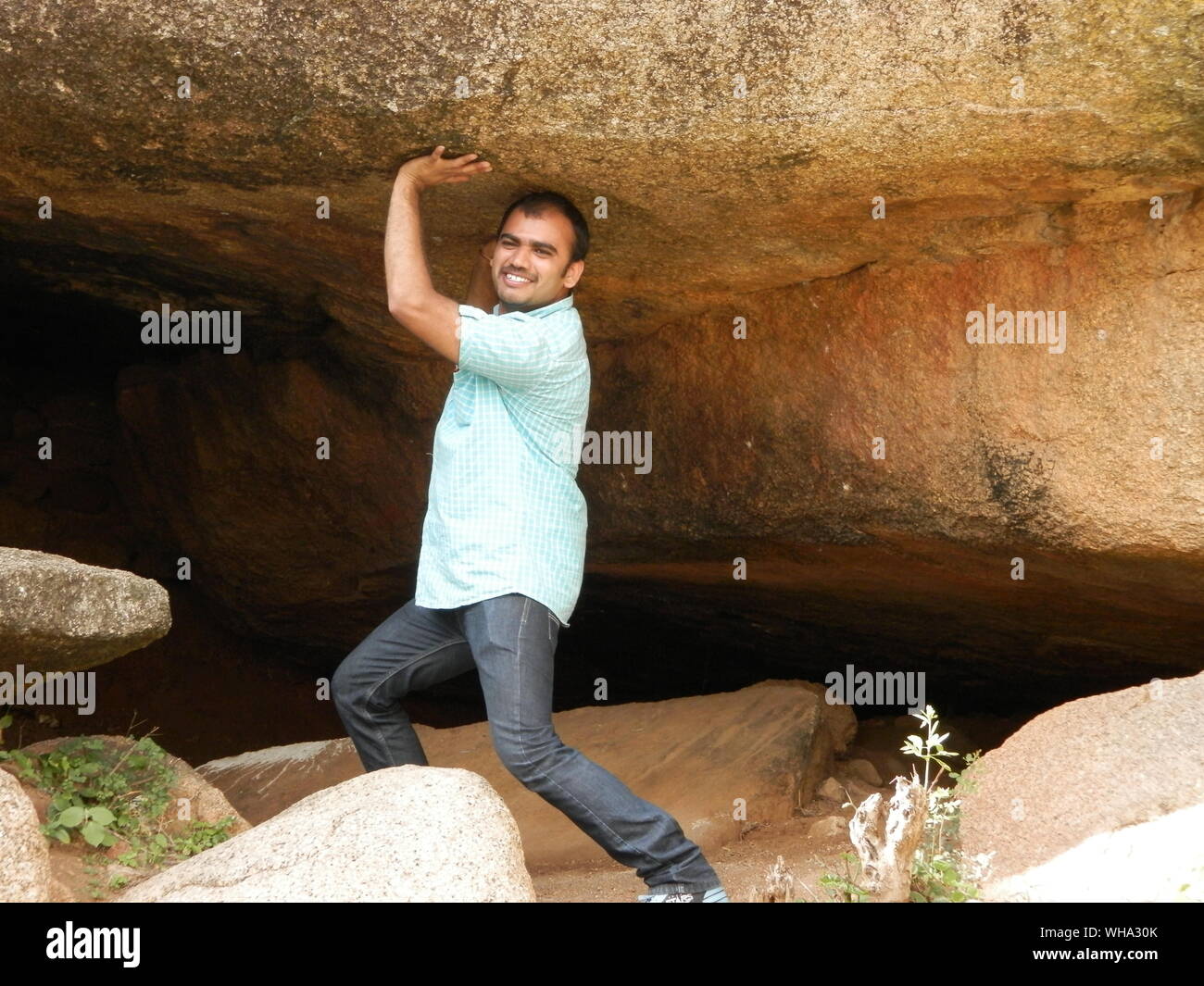 Rock pulling hi-res stock photography and images - Alamy