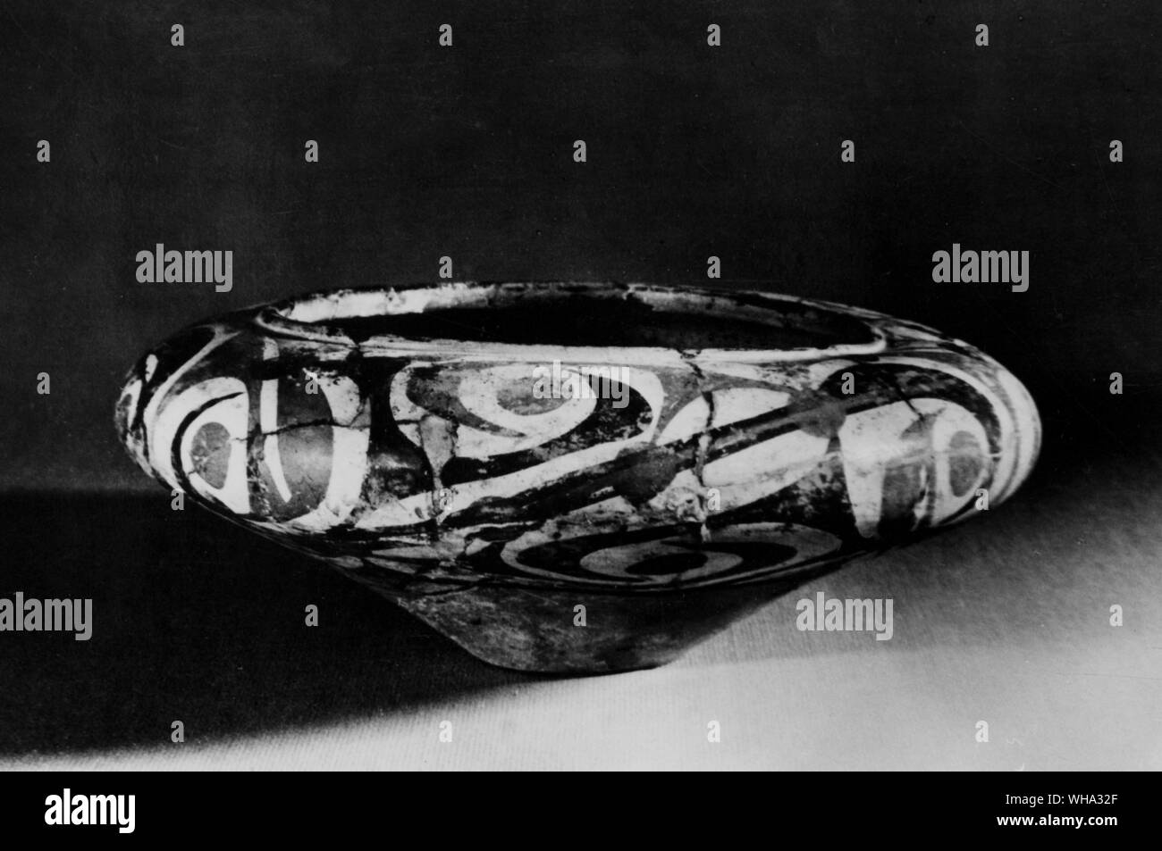 Mexico/ Aztec bowl Stock Photo - Alamy