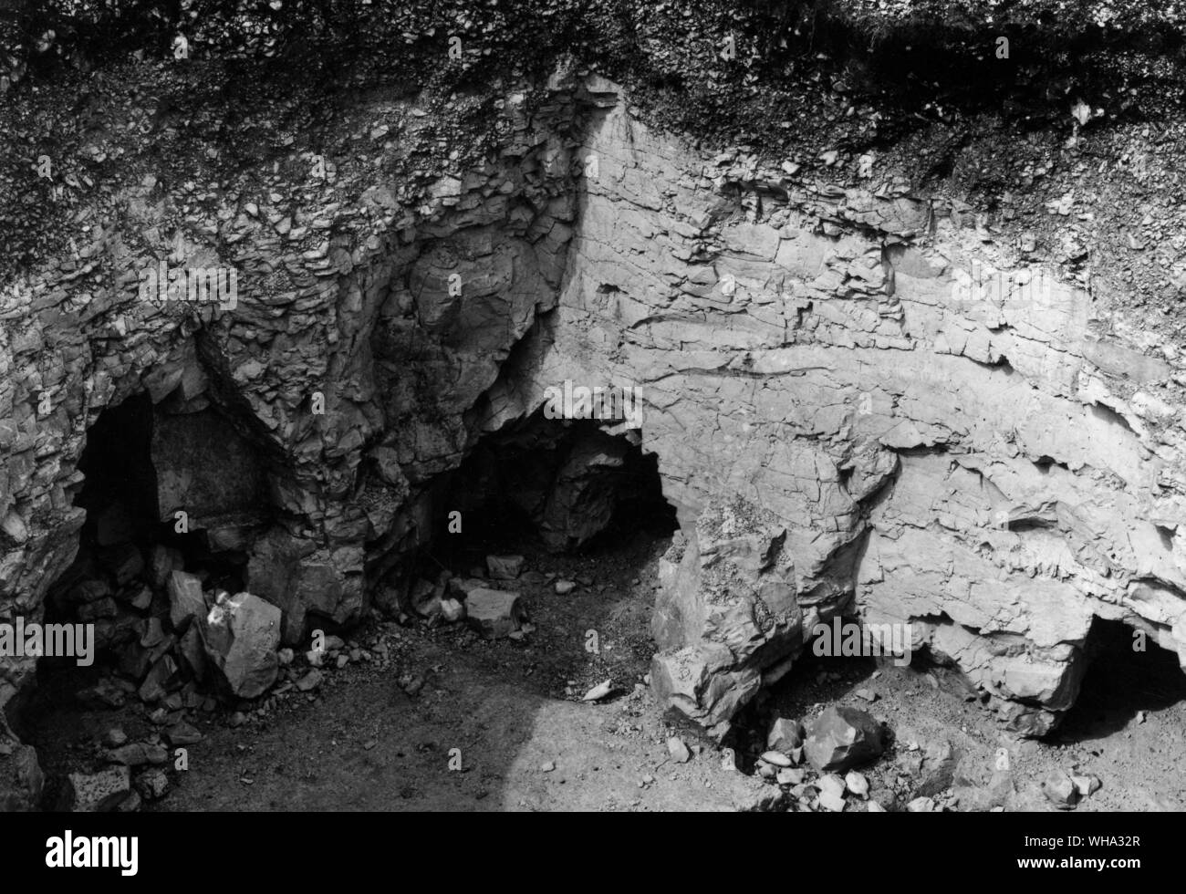 Early man: Neolithic flint mining shaft, Blackpatch Hill, near Findon ...