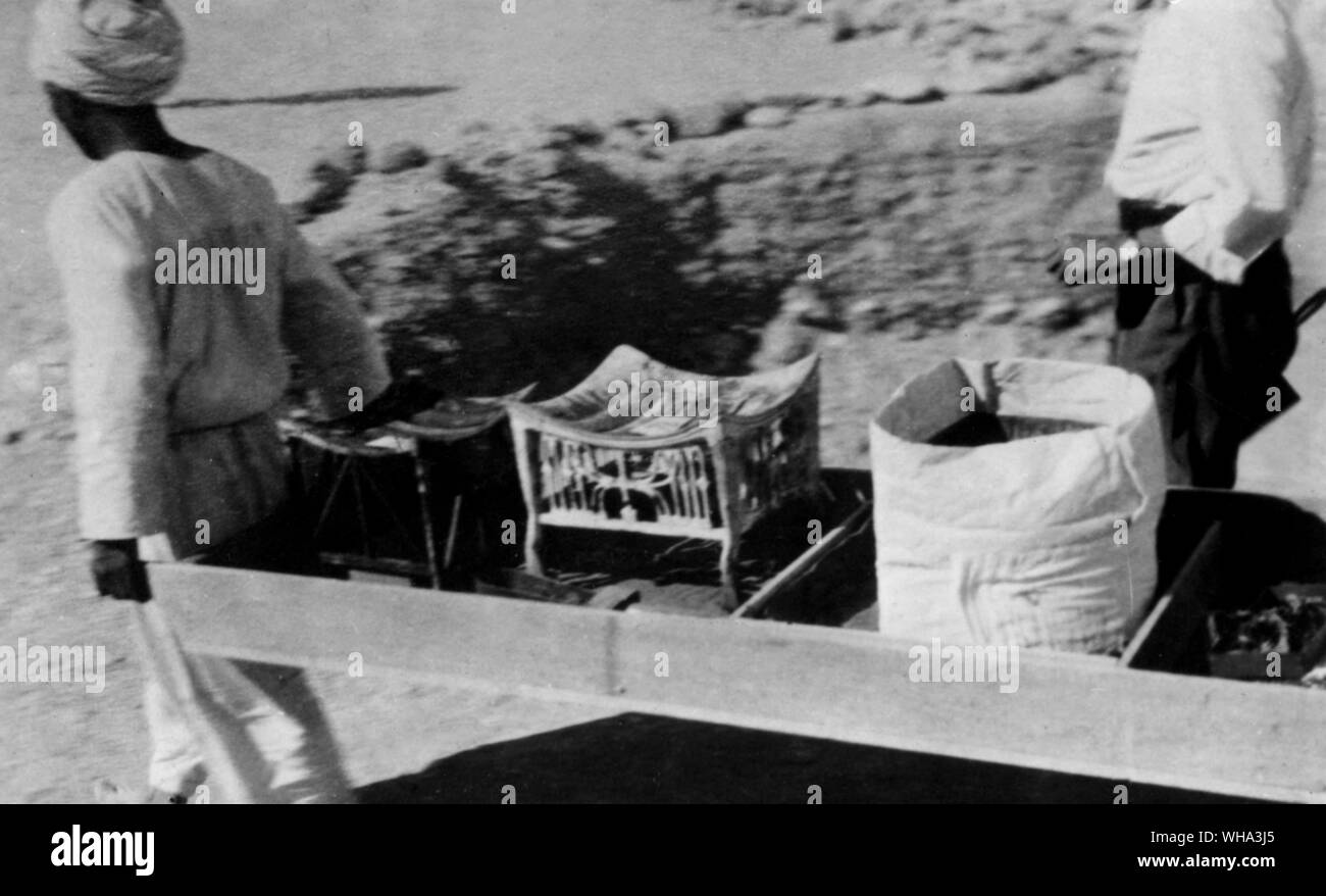 Egypt: King Tutankhamen's artifacts being taken from his tomb in the ...