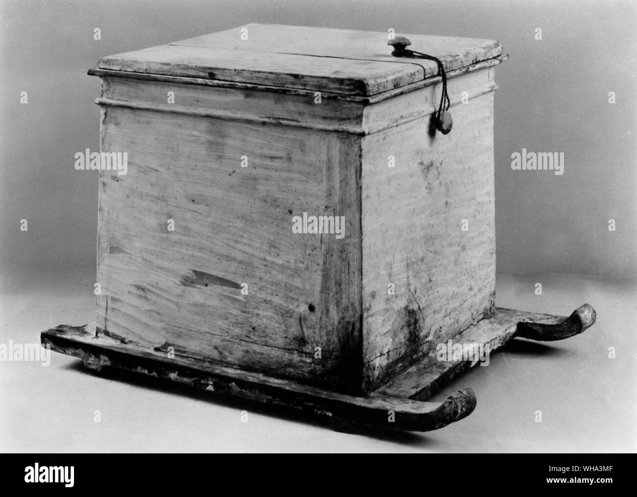 Ancient Egyptian chest/box. Tutankhamen's 18th dynasty, c. 1352 B.C ...