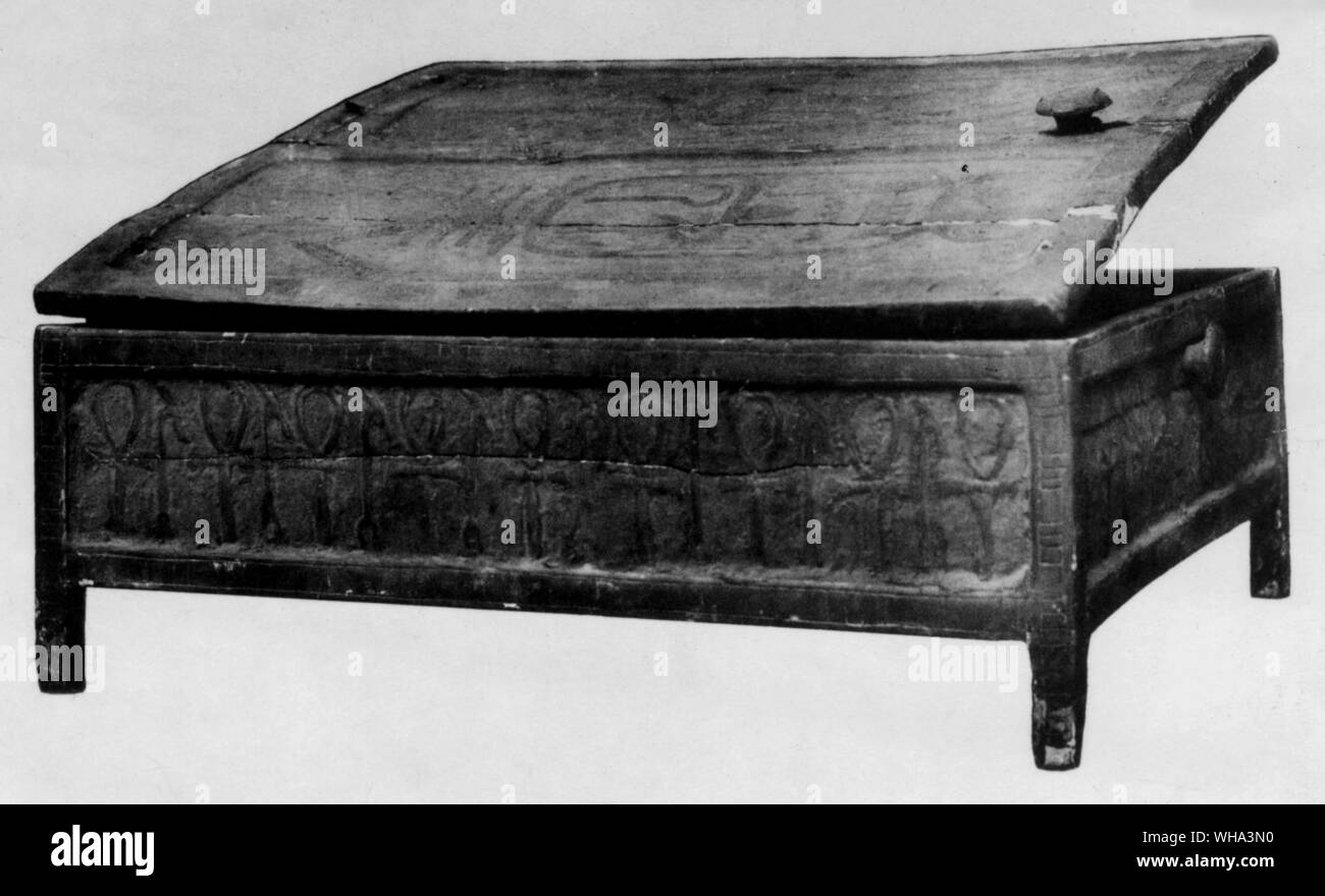 Ancient Egyptian chest Stock Photo - Alamy