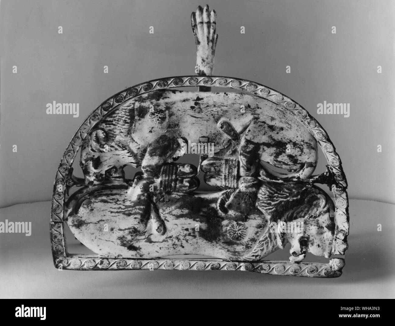 Three legged hi-res stock photography and images - Alamy