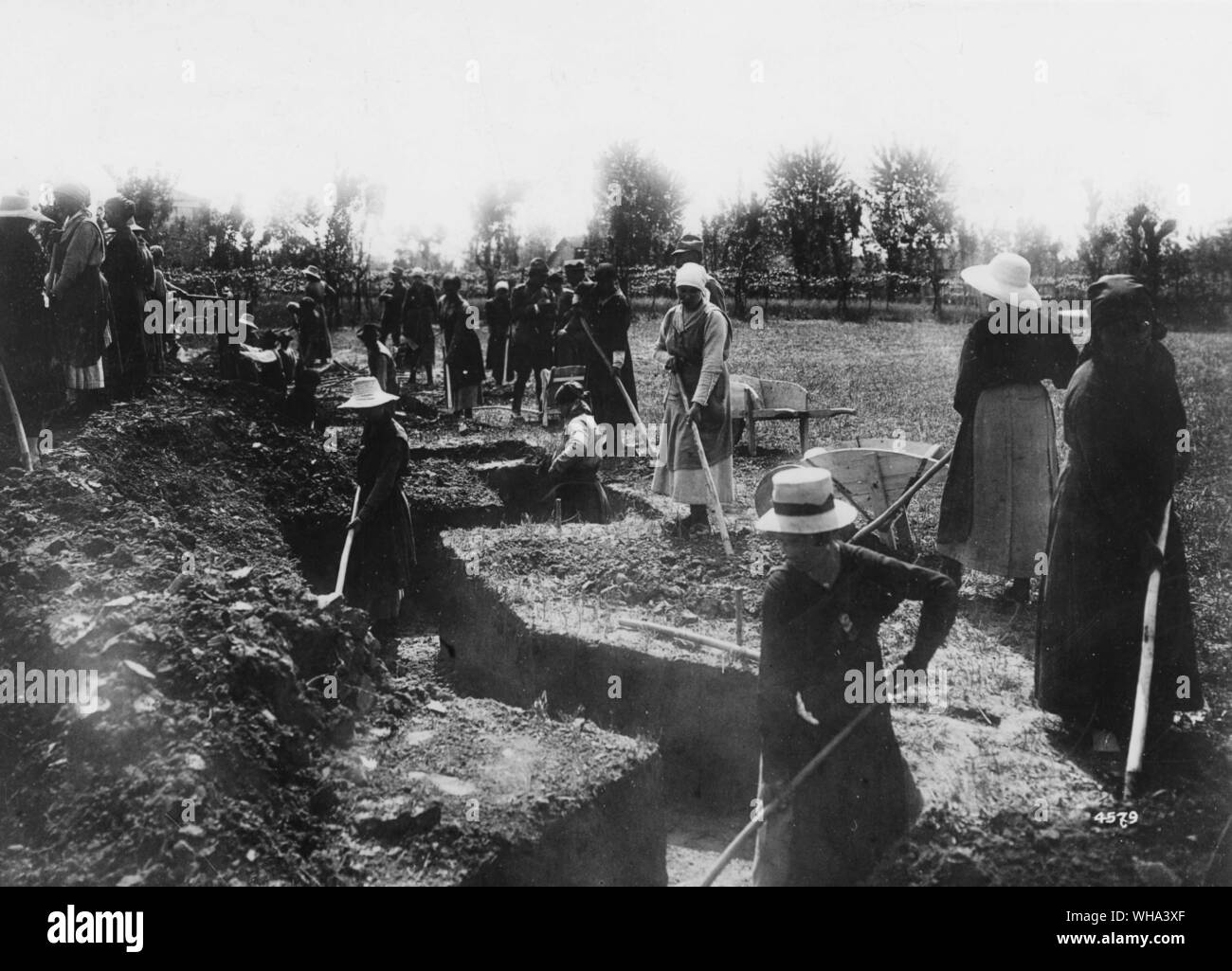 Ww1 trenches hi-res stock photography and images - Alamy
