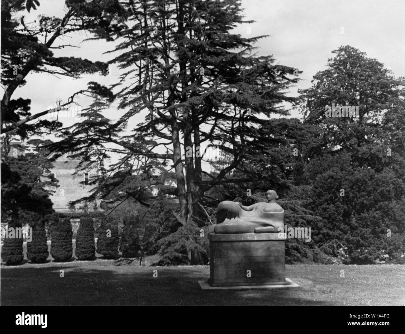 Memorial Figure by Henry Moore 1945-1946 Hornton Stone . Dartington ...