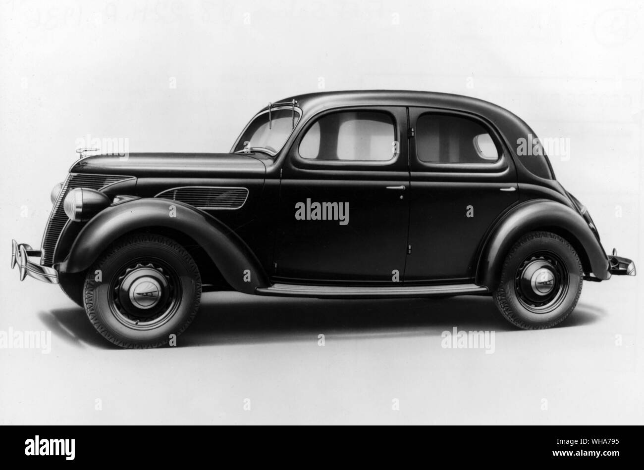 Ford Saloon V8 22 HP 1936 Stock Photo - Alamy