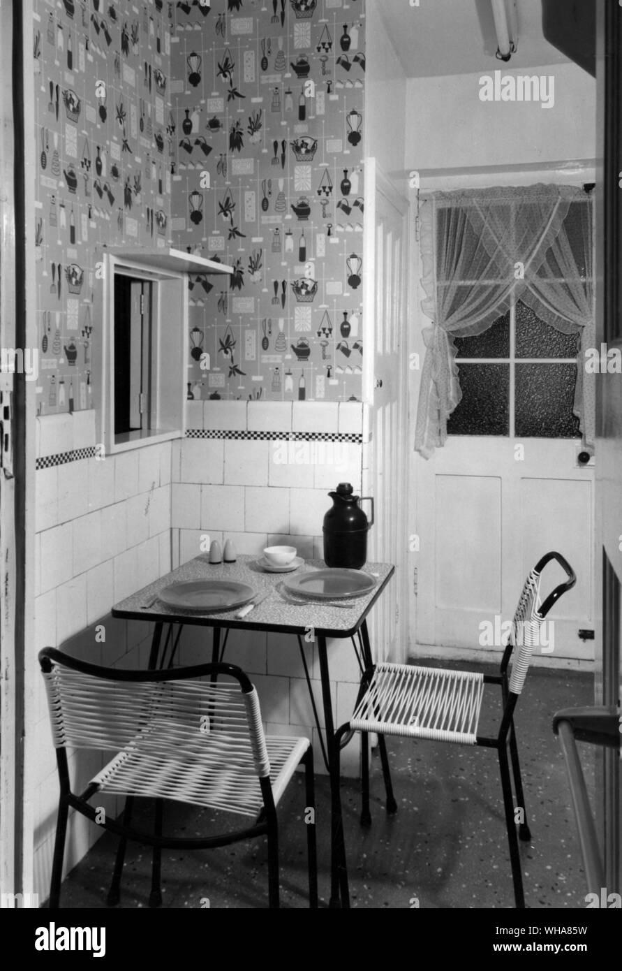 1950s dinner table hi-res stock photography and images - Alamy