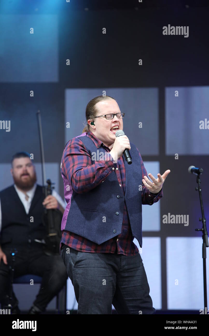 Angelo Kelly & Family live im Konzert in der Landskron Kulturbrauerei ...