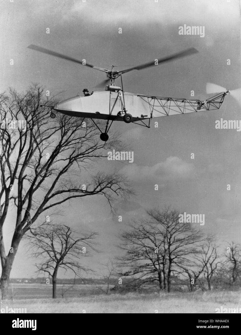 Sikorsky vs 300 helicopter hi-res stock photography and images - Alamy