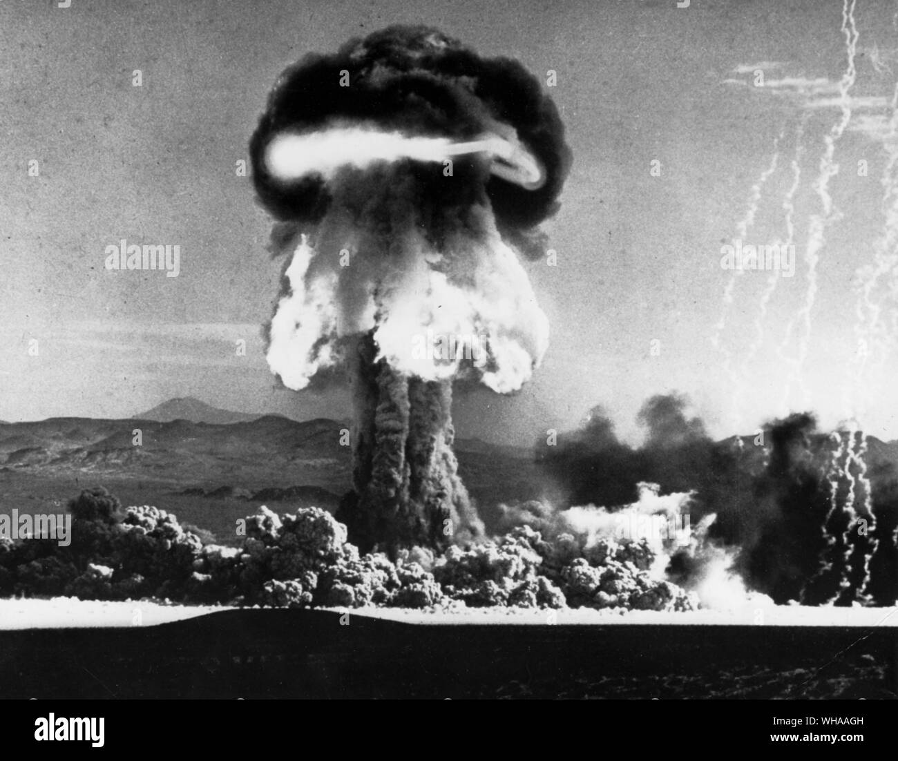 Nuclear bomb explosions hi-res stock photography and images - Alamy