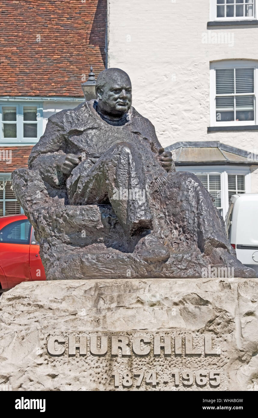 Westerham Kent Churchill Statue on the Green Stock Photo - Alamy